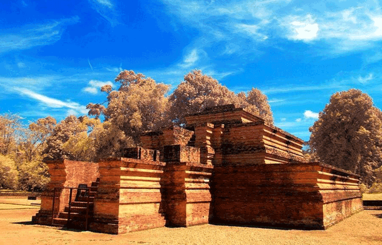 Candi Muaro Jambi, Kompleks Candi Unik dan Tertua di Indonesia | Museum ...